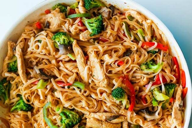 Wok de nouilles aux poulet et légumes - Recette pour régime