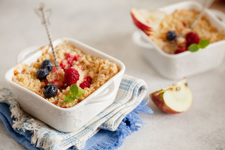Crumble aux pommes et fruits rouges - Recettes légères